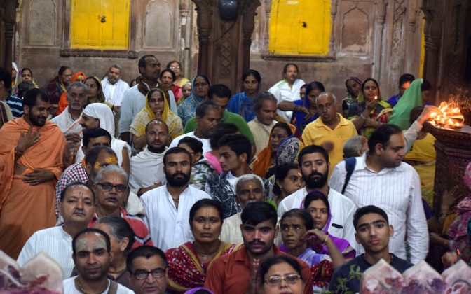 Shri Radhavallabh Lal Ji Temple Vrindavan, Story, Timing, Photos ...