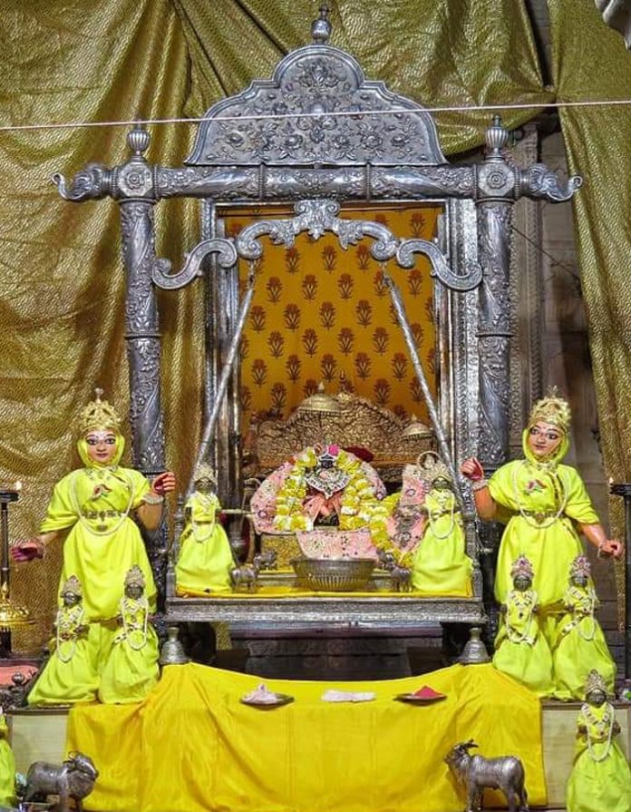 Shri Radha Raman Temple Vrindavan, Story, Timing, Photos, Location ...