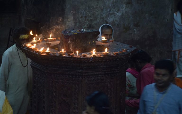 Shri Radhavallabh Lal Ji Temple Vrindavan, Story, Timing, Photos ...
