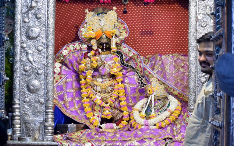 Shri Radhavallabh Lal Ji Temple Vrindavan Photos, Radha Vallabh Mandir ...